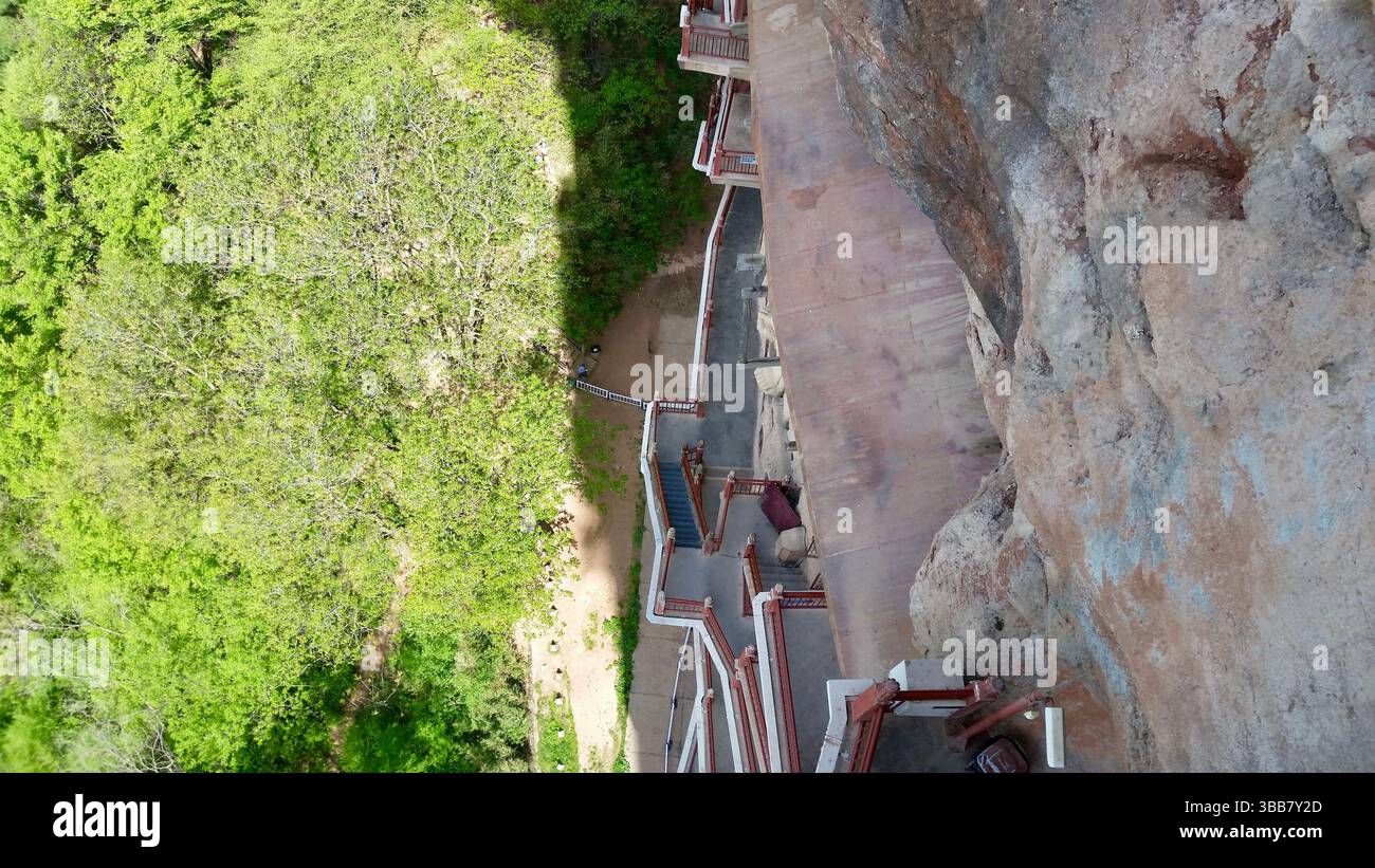 Maijishan Grottoes: Ancient Buddhist Sculptures on the Cliffside of ...