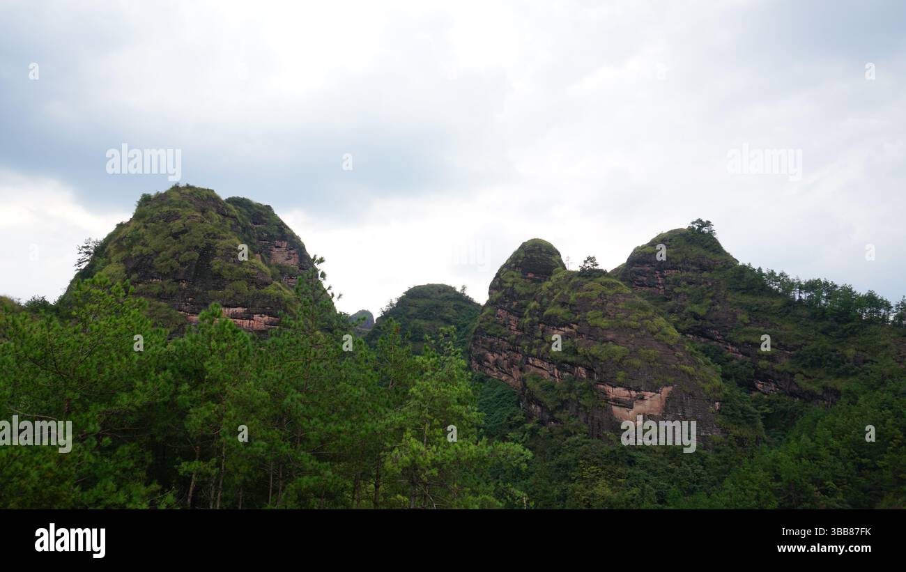 Jufeng Mountain and Tea Gardens in Jinhua: A Harmony of Peaks and Green ...
