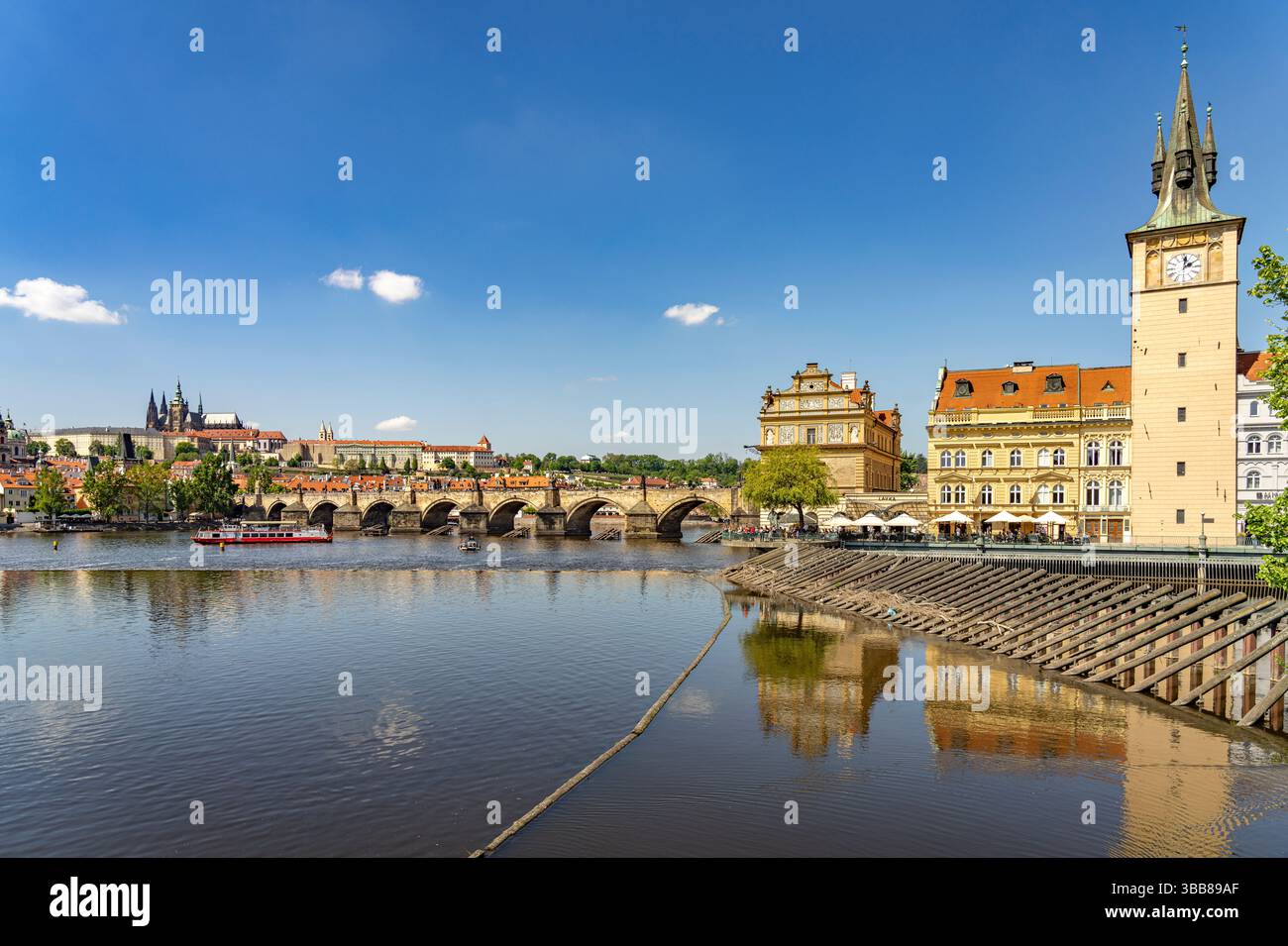 Prag reise moldau fluss hi-res stock photography and images - Alamy