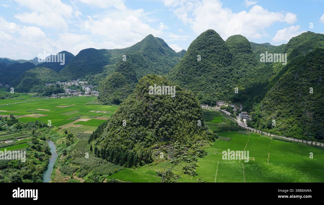 Wanfenglin Scenic Area: A Sea of Karst Peaks in Xingyi, Guizhou Stock ...