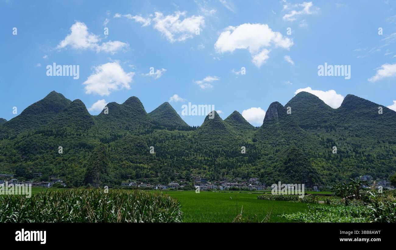Wanfenglin Scenic Area: A Sea of Karst Peaks in Xingyi, Guizhou Stock ...