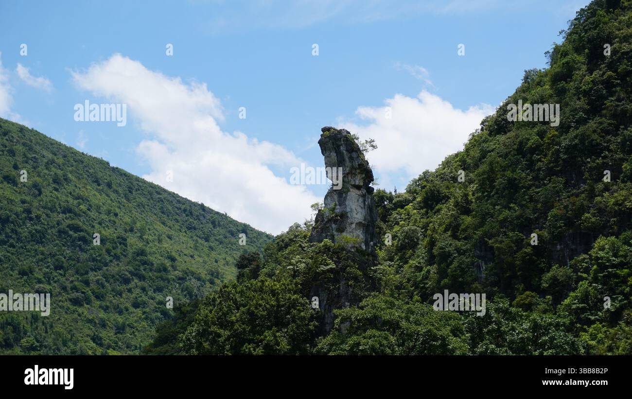 Wanfenglin Scenic Area: A Sea of Karst Peaks in Xingyi, Guizhou Stock ...