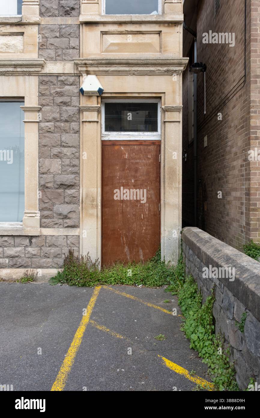 Boarded up front door Stock Photo - Alamy