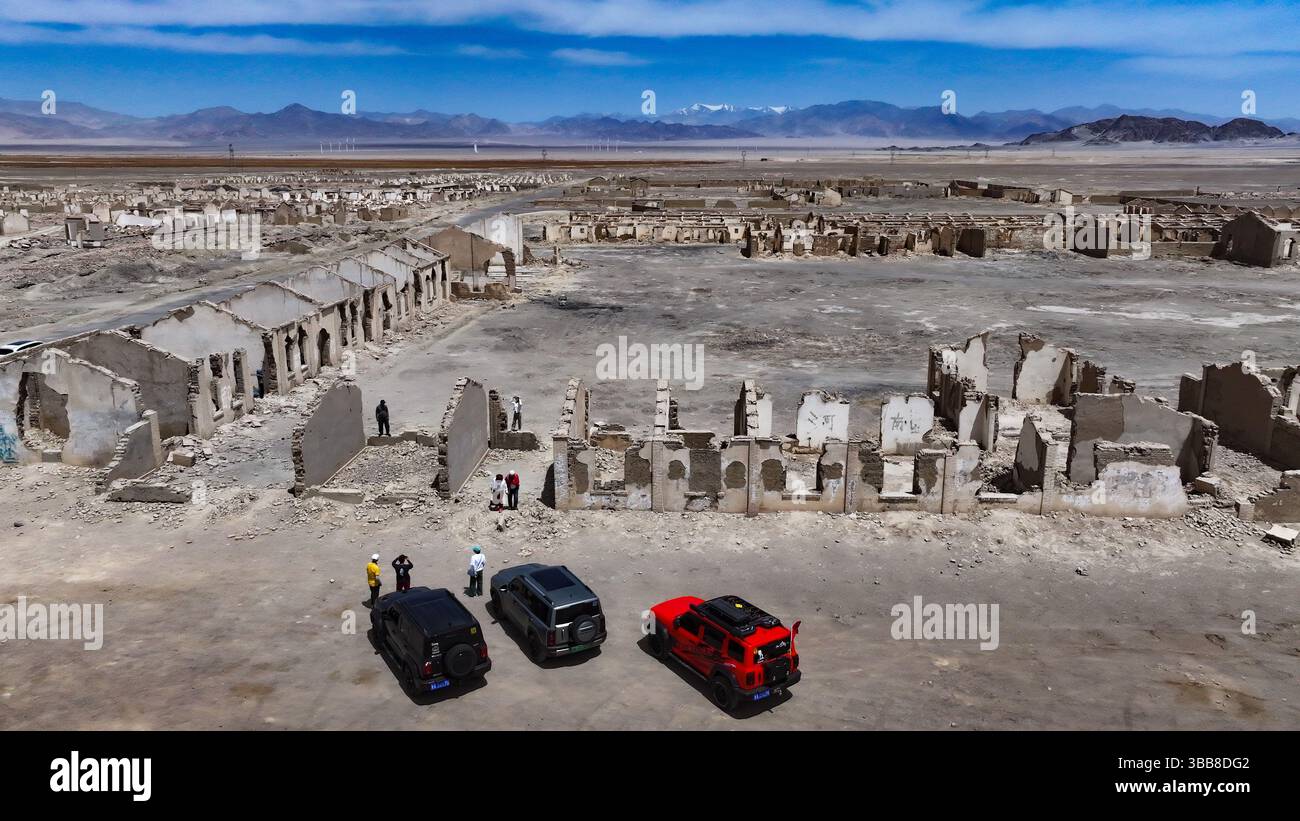 Lenghu oilfield hi-res stock photography and images - Alamy