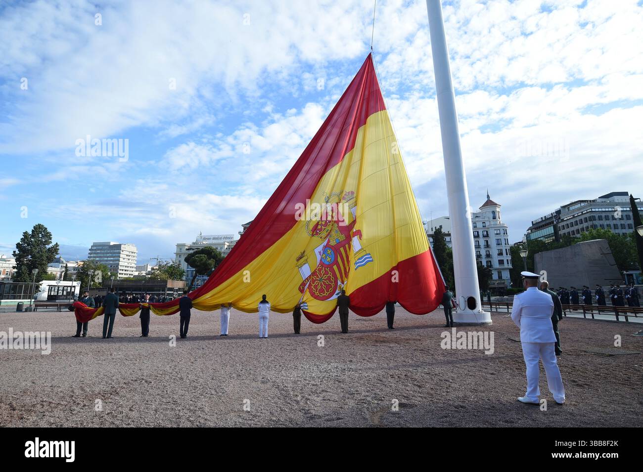 Agents of the Guardia Civil and the Army during the solemn flag raising ...
