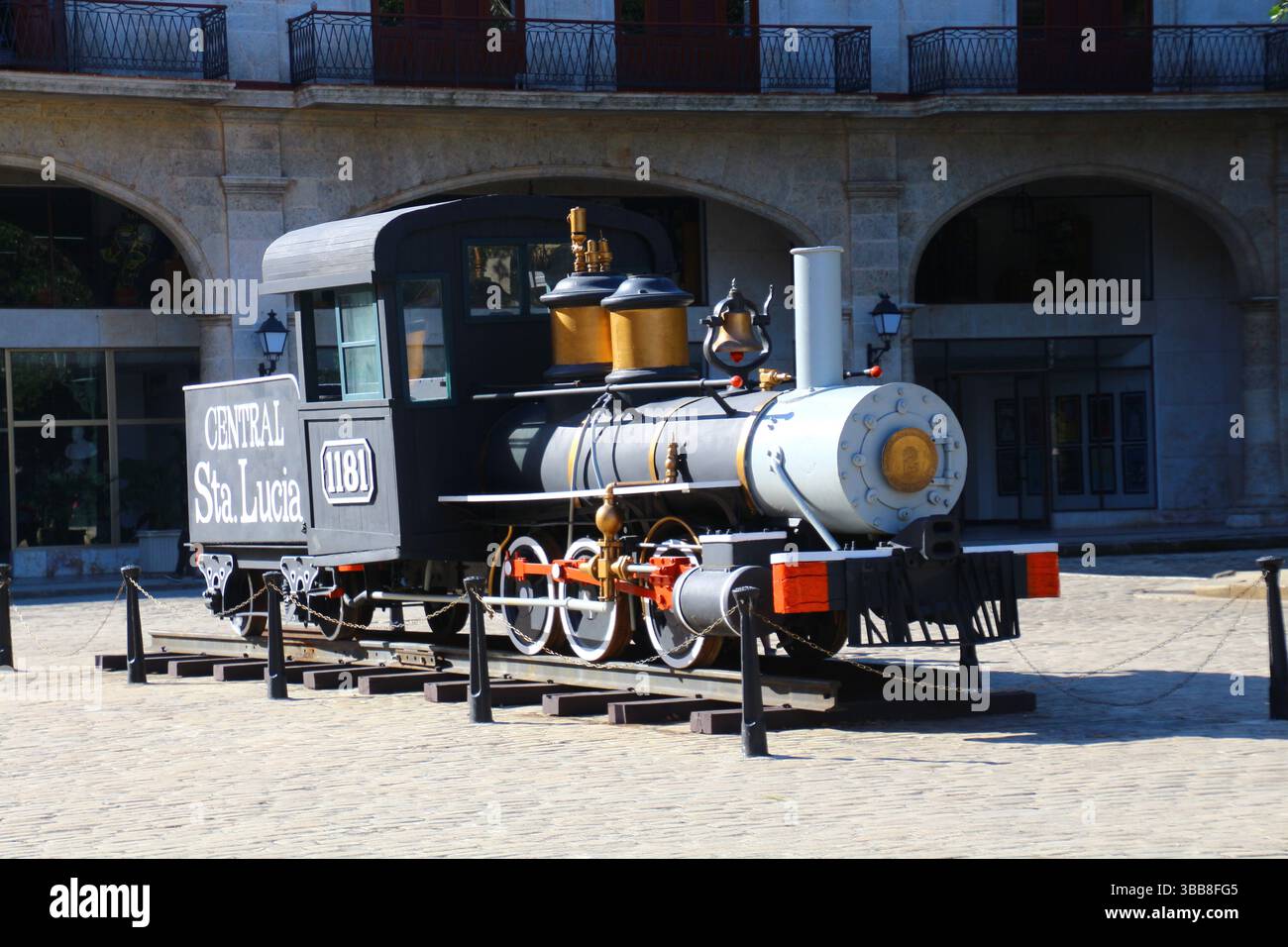 Old steam locomotive on the Plaza de Armas in Old Havana Cuba Stock ...