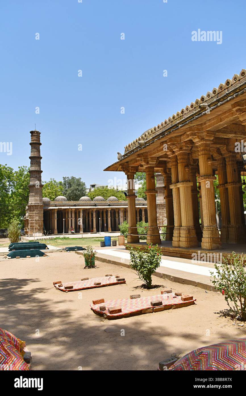 The Hazrat Mamu Sahab Dargah, Graves & Mosque, constructed in 1460 by ...