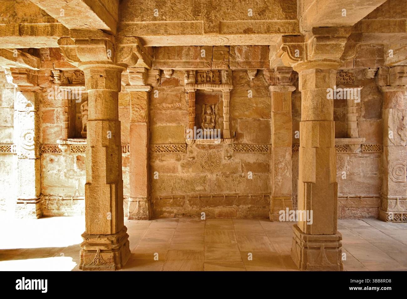 Historical monuments of the 18th century hi-res stock photography and ...
