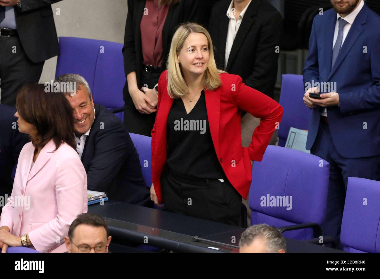 Verena Hubertz in der 3. Sitzung des 21. Deutschen Bundestages im ...