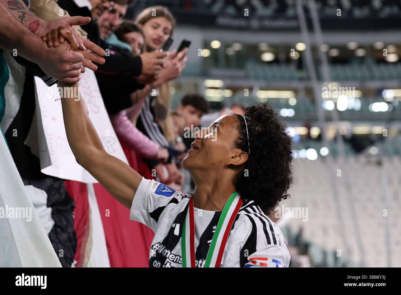 Sara Gama of Juventus Fc greets the fans during the Women Serie A ...