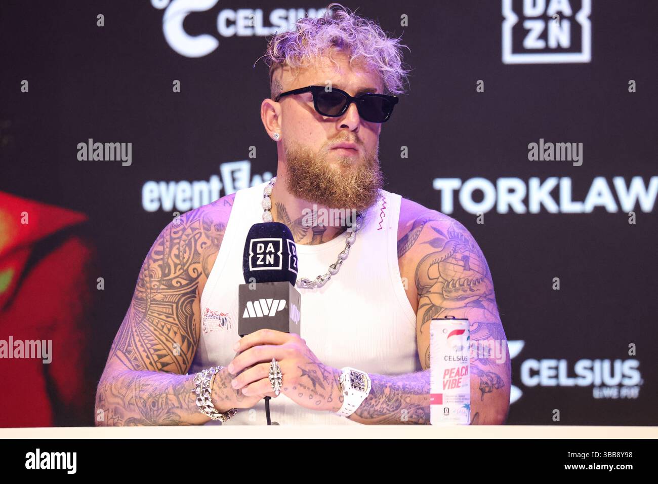 HOLLYWOOD, LOS ANGELES, CALIFORNIA, USA - MAY 14: American professional ...