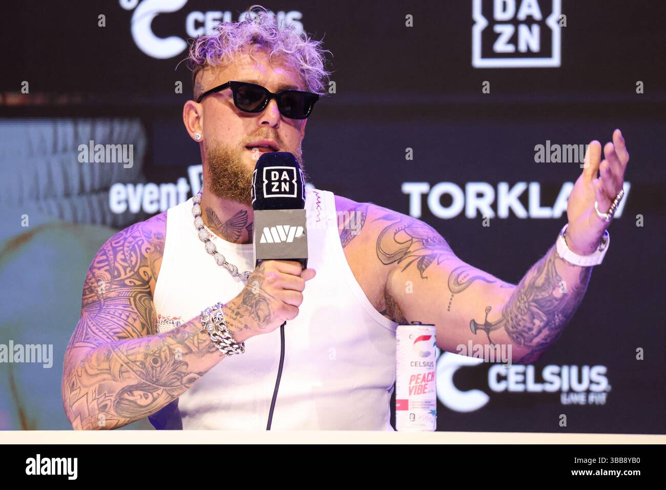 HOLLYWOOD, LOS ANGELES, CALIFORNIA, USA - MAY 14: American professional ...