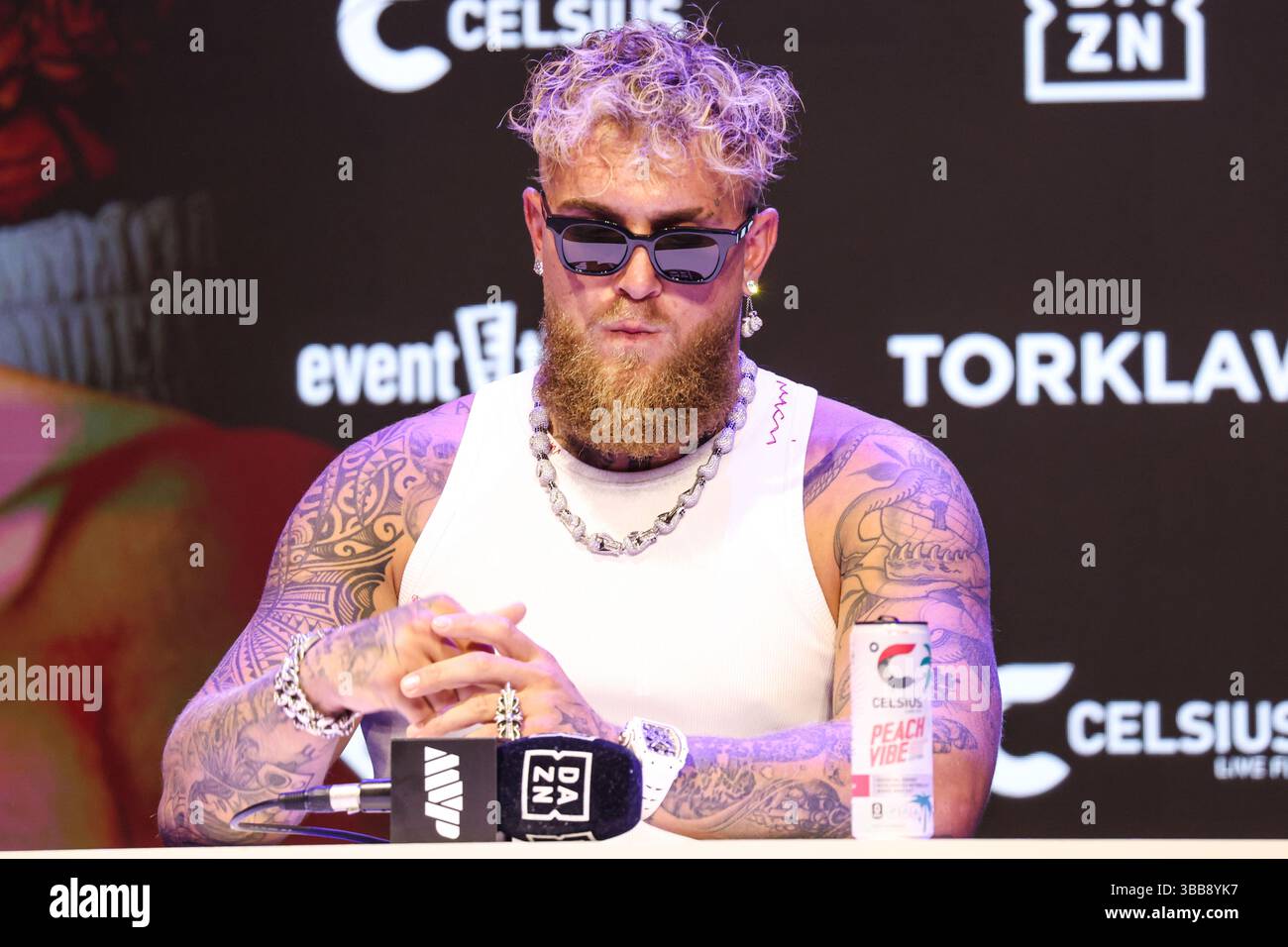 HOLLYWOOD, LOS ANGELES, CALIFORNIA, USA - MAY 14: American professional ...