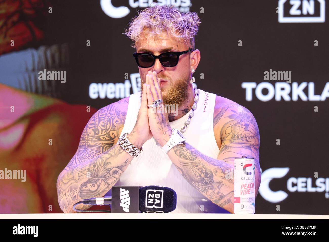 HOLLYWOOD, LOS ANGELES, CALIFORNIA, USA - MAY 14: American professional ...