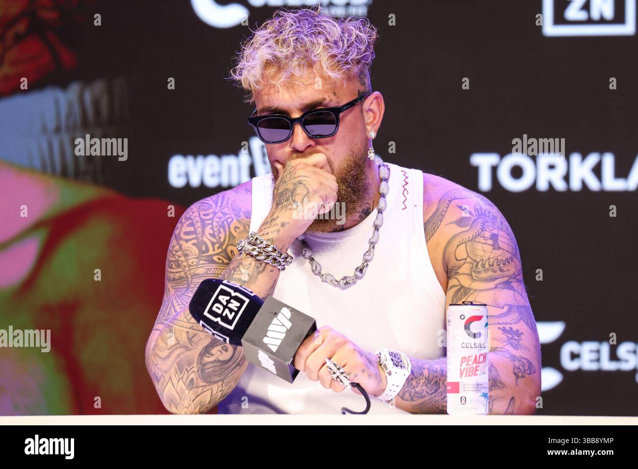 HOLLYWOOD, LOS ANGELES, CALIFORNIA, USA - MAY 14: American professional ...