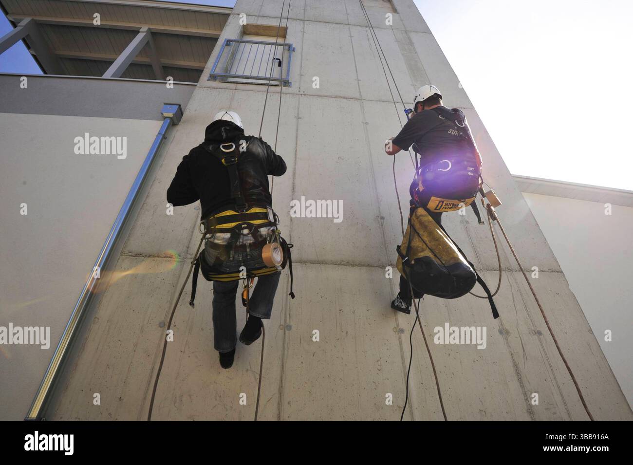 training and education as a height worker, safety in great heights ...