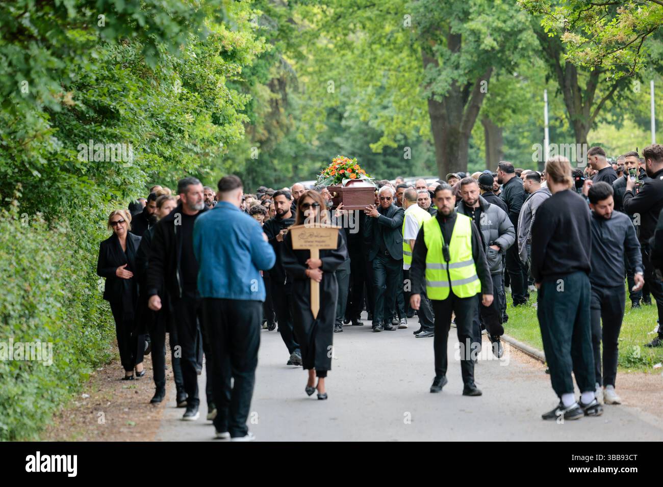 Bonn, Germany. 15th May, 2025. Accompanied by a funeral procession, the ...