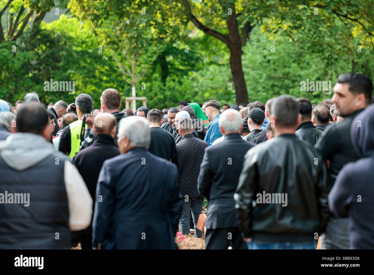 Bonn, Germany. 15th May, 2025. Numerous mourners attend the funeral of ...