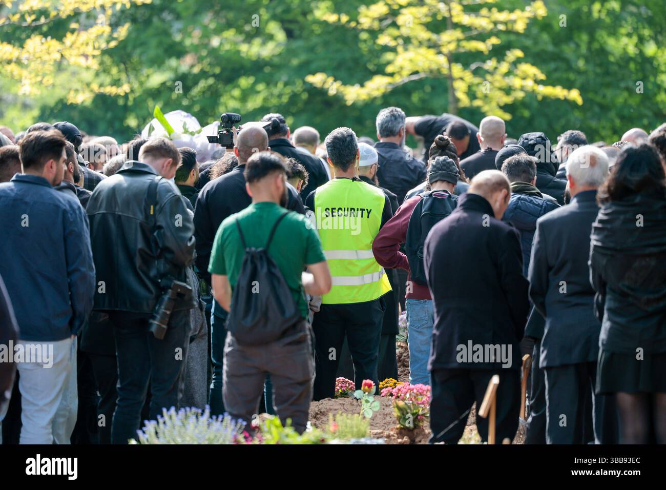 Bonn, Germany. 15th May, 2025. Numerous mourners attend the funeral of ...