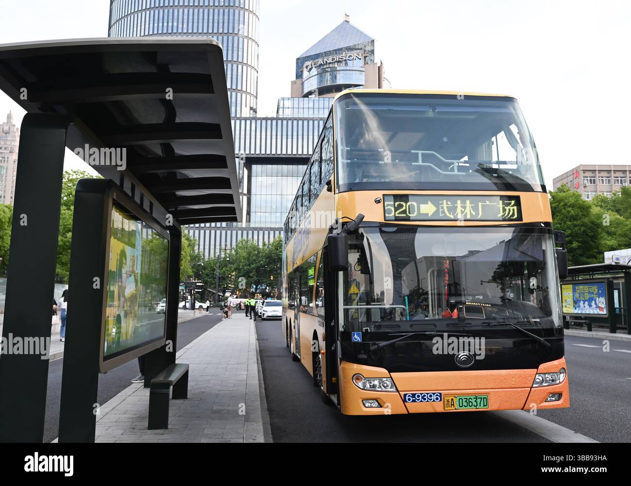 Hangzhou 520 bus hi-res stock photography and images - Alamy
