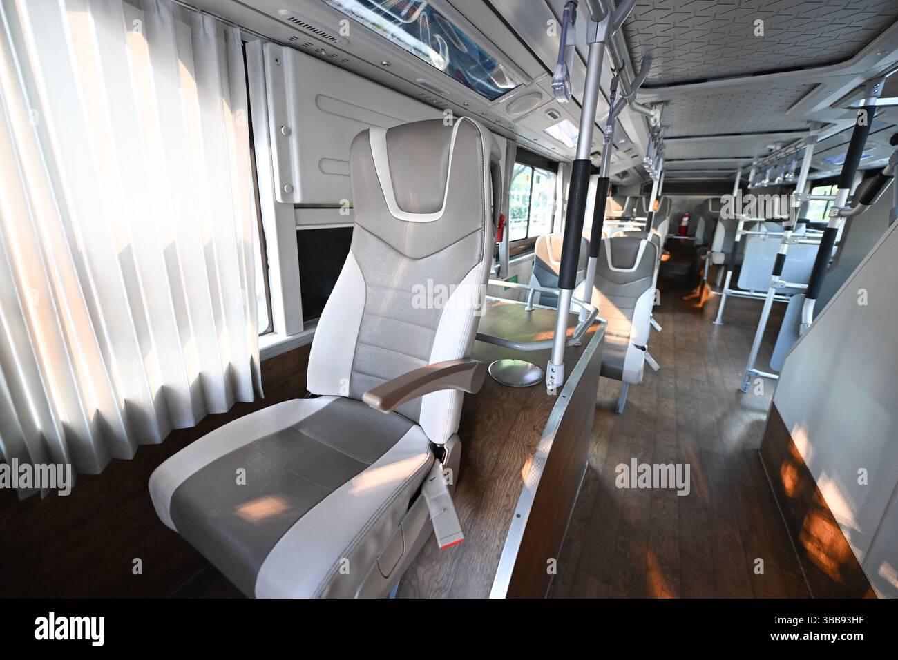 Class 520 hi-res stock photography and images - Alamy