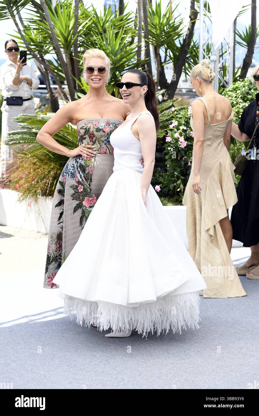 Hannah Waddingham und Hayley Atwell beim Mission: Impossible The Final ...