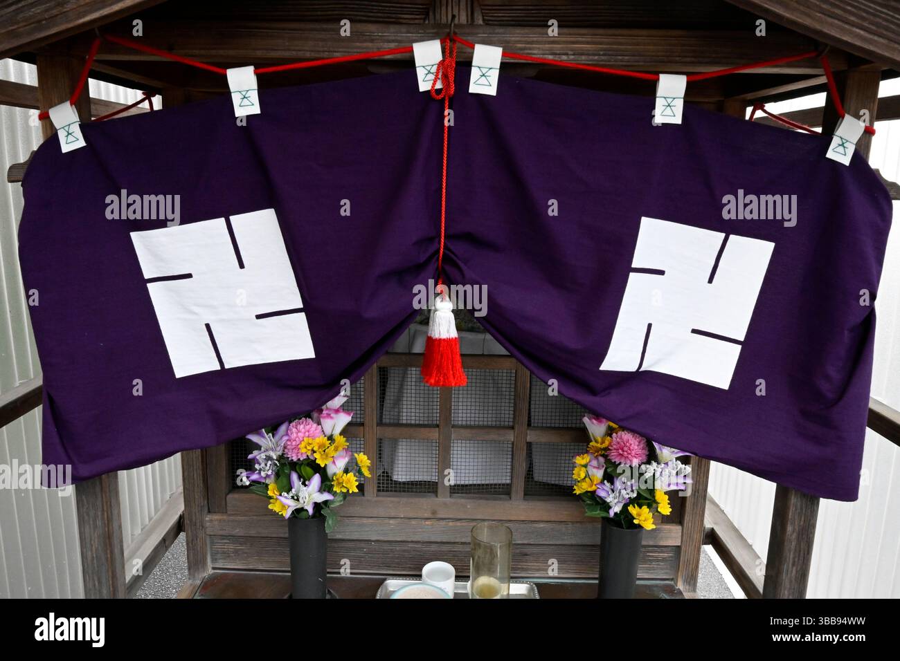 Buddhist swastika at the entrance of the temple,Kyoto,Japan Stock Photo ...