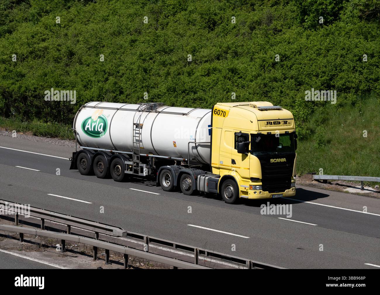 Arla tanker lorry on the M40 motorway, Warwickshire, UK Stock Photo - Alamy