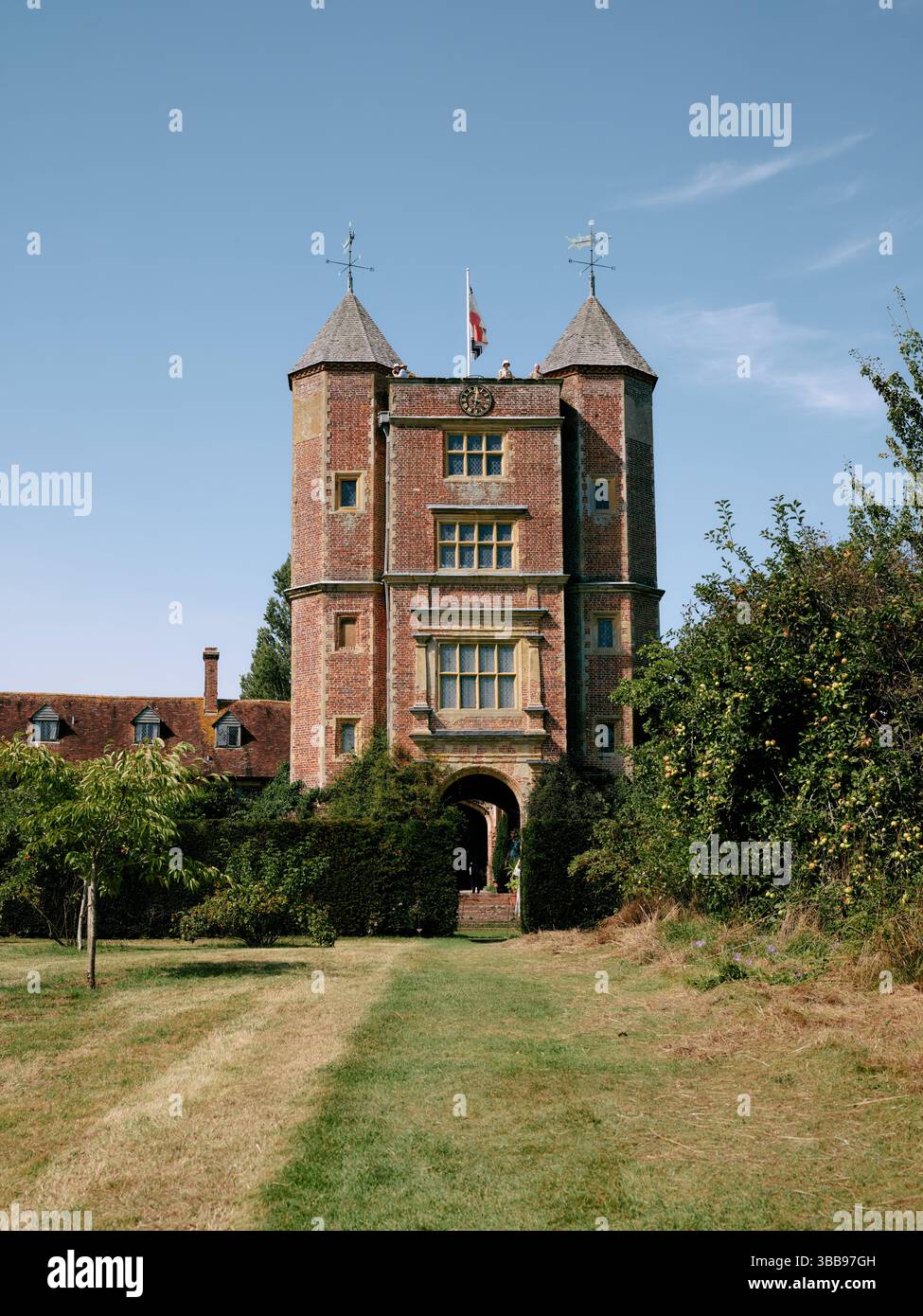 Sissinghurst Castle Garden in summer, Sissinghurst in the Weald of Kent ...