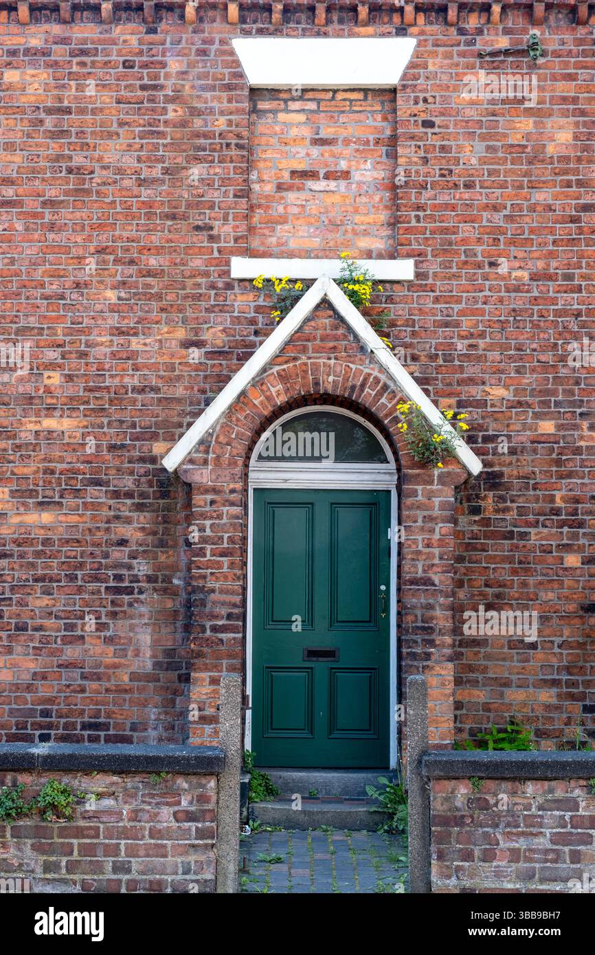 Victorian green front door Stock Photo - Alamy