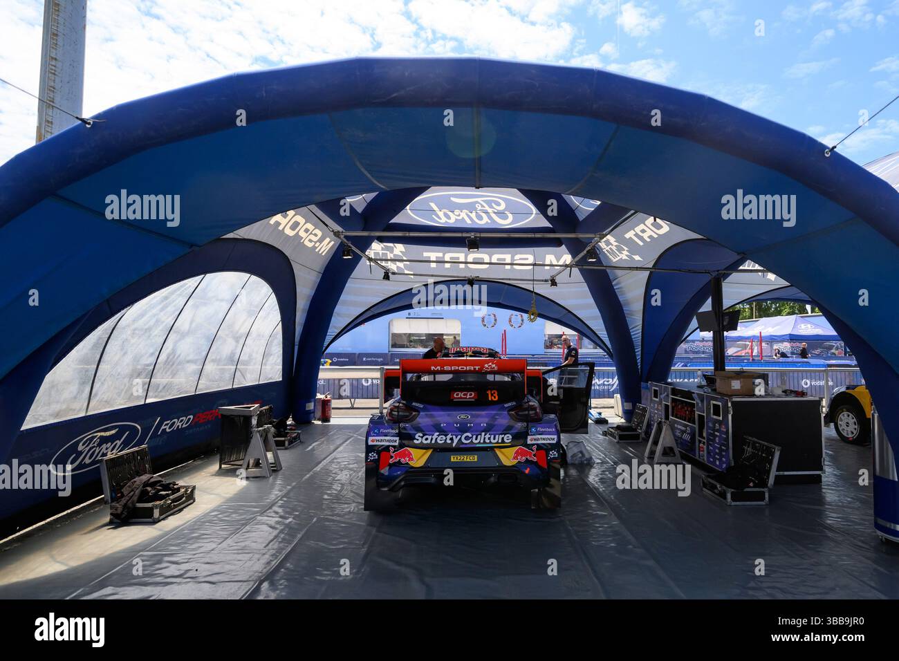 Portugal, Portugal. 15th May, 2025. In Service Park, During Fia World ...