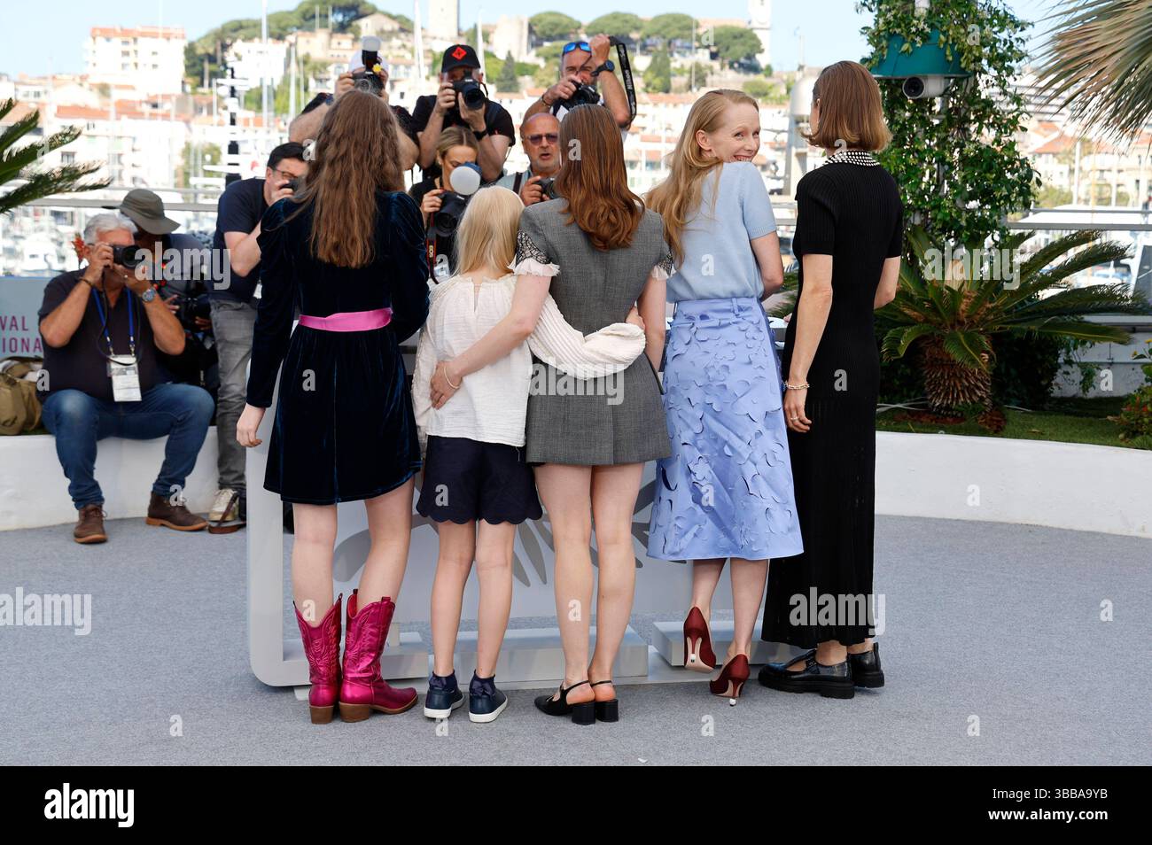 Laeni Geiseler, Hanna Heckt, Lena Urzendowsky, Susanne Wuest und Luise ...