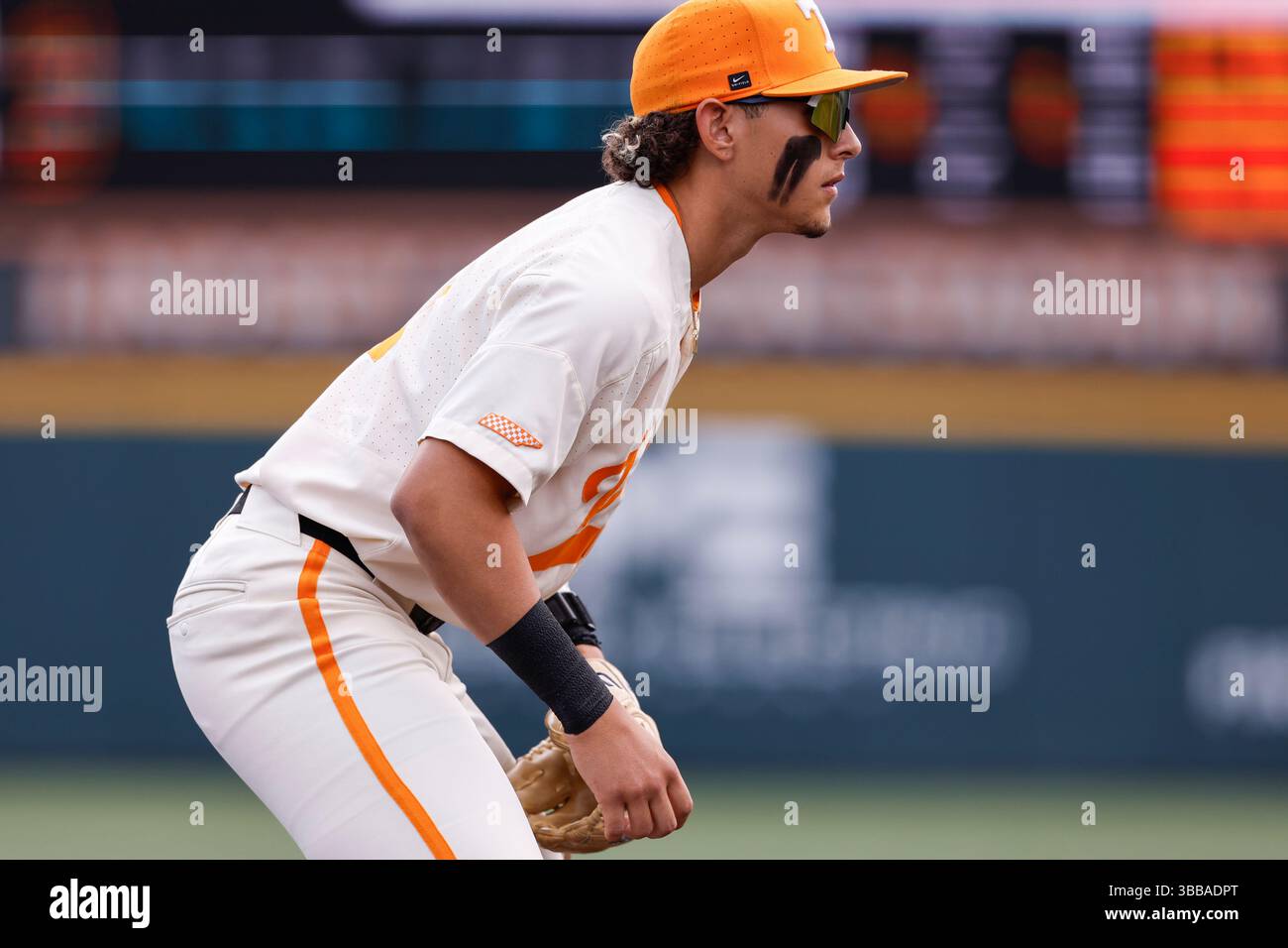 Tennessee Volunteers third baseman Manny Marin (4) on defense against ...