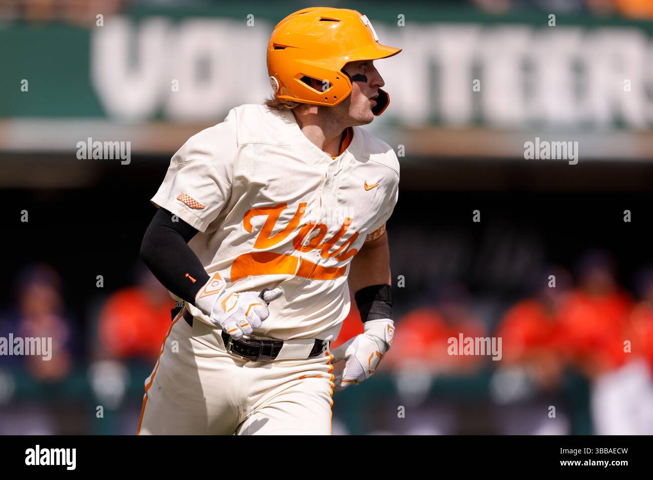 Tennessee Volunteers catcher Cannon Peebles (5) hustles to first base ...
