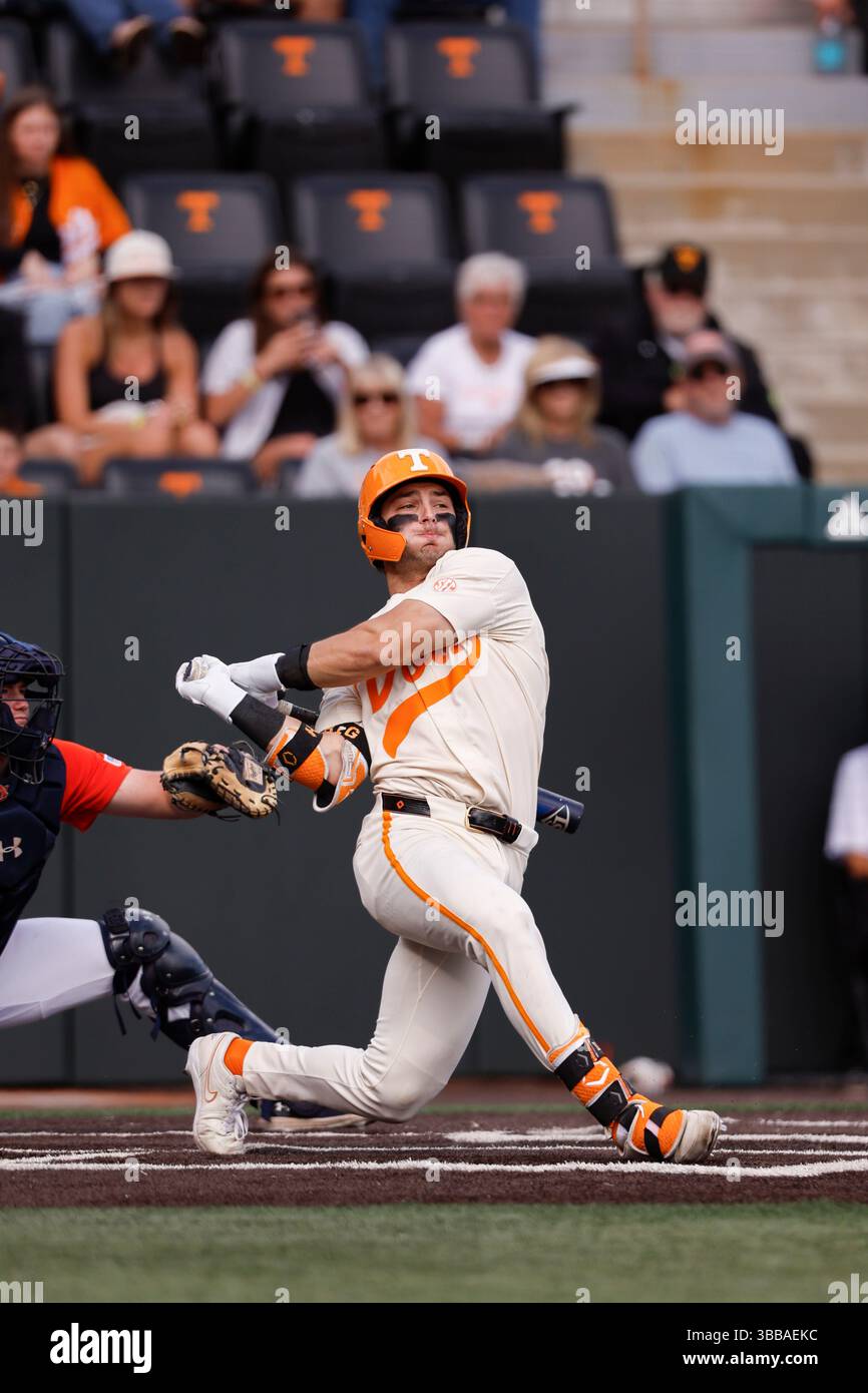 Tennessee Volunteers first baseman Andrew Fischer (11) at bat against ...
