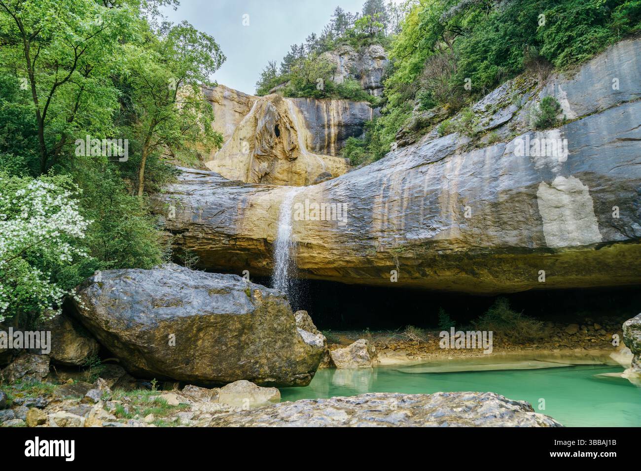 Waterfall plunging crystal pool hi-res stock photography and images - Alamy
