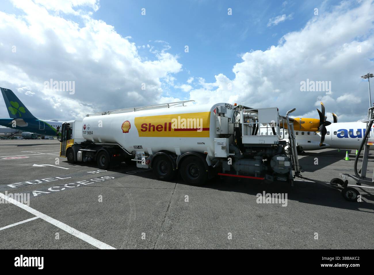 Dublin, Ireland - 17th April 2025 - A large Shell fuel truck on ...