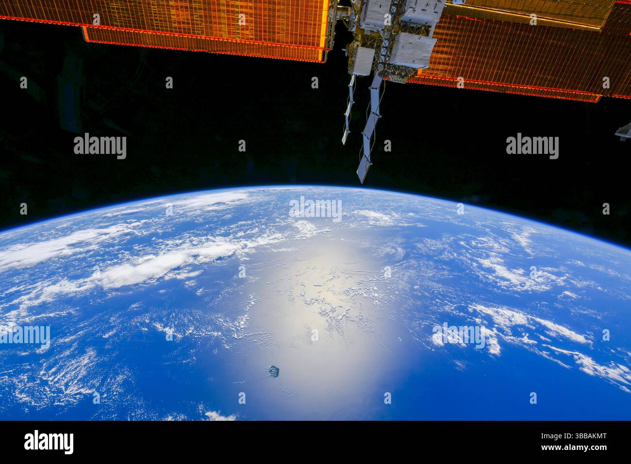 sunlight reflection over sea, planet earth Stock Photo - Alamy
