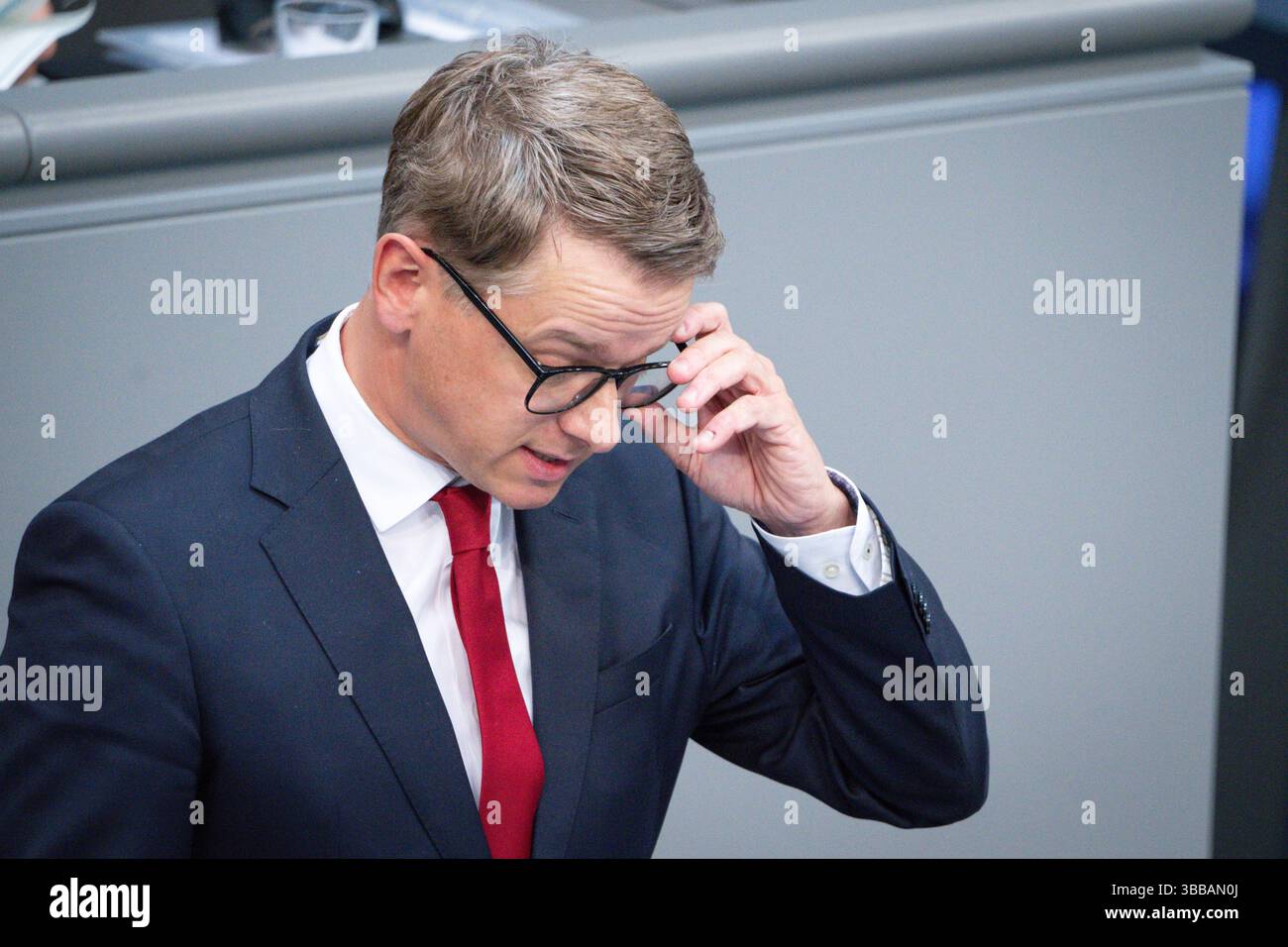 Deutscher Bundestag, 4. Plenarsitzung Carsten Linnemann CDU im Portrait ...