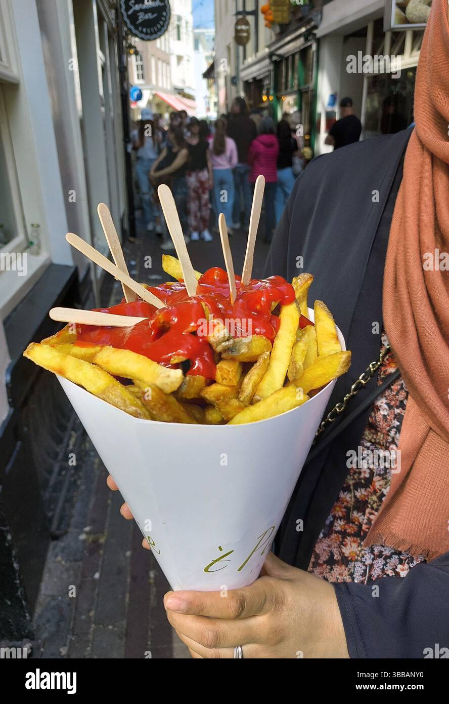 Netherlands, Amsterdam, 03-05-2025. Popularity of French fry store Het ...