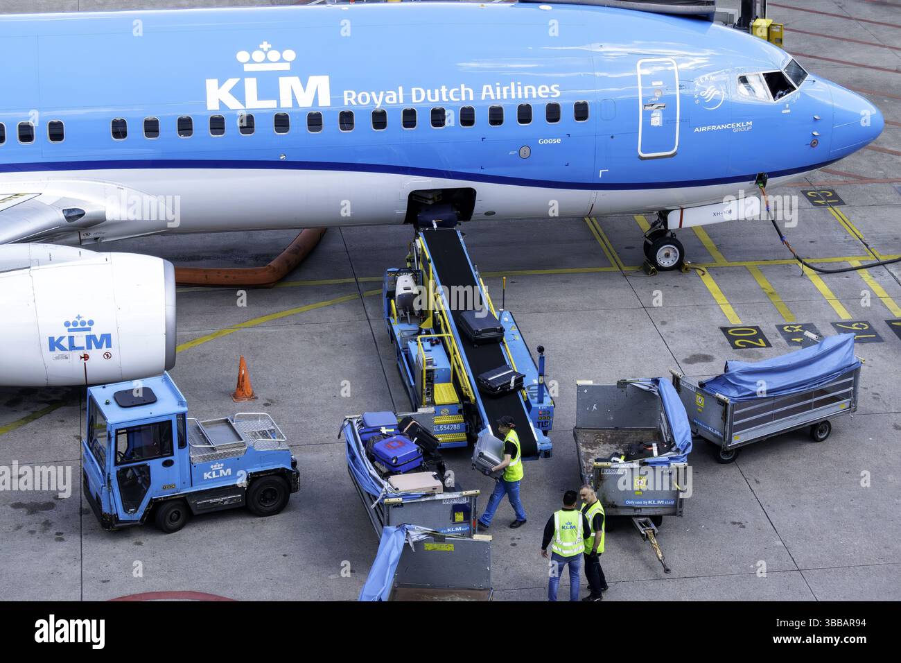 SCHIPHOL- A KLM plane is freighted at Schiphol Airport.ANP/ HOLLAND ...