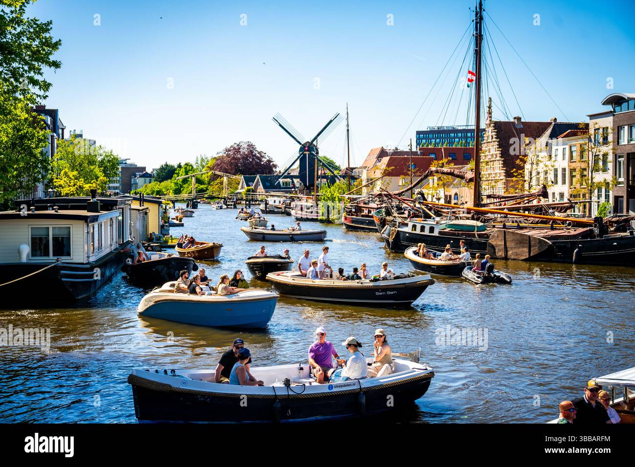 leiden, gracht, grachten, rivier, water, watersport, sloep, sloopvaren ...
