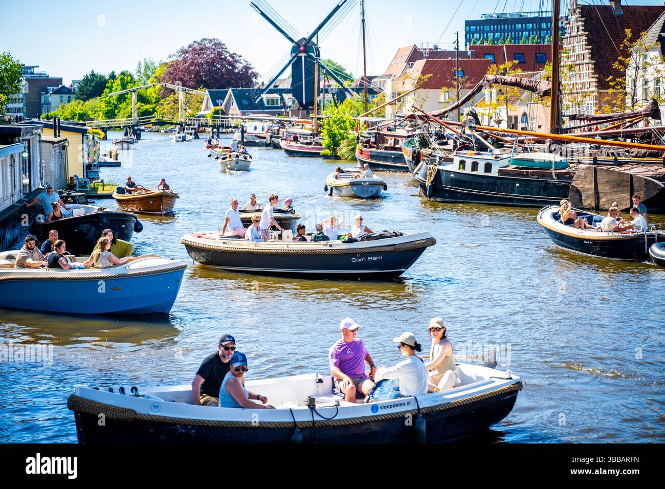 leiden, gracht, grachten, rivier, water, watersport, sloep, sloopvaren ...