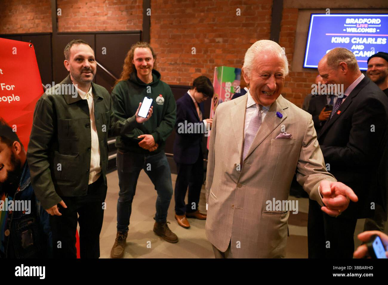 King Charles III reacts as magician Steven Frayne performs a trick ...