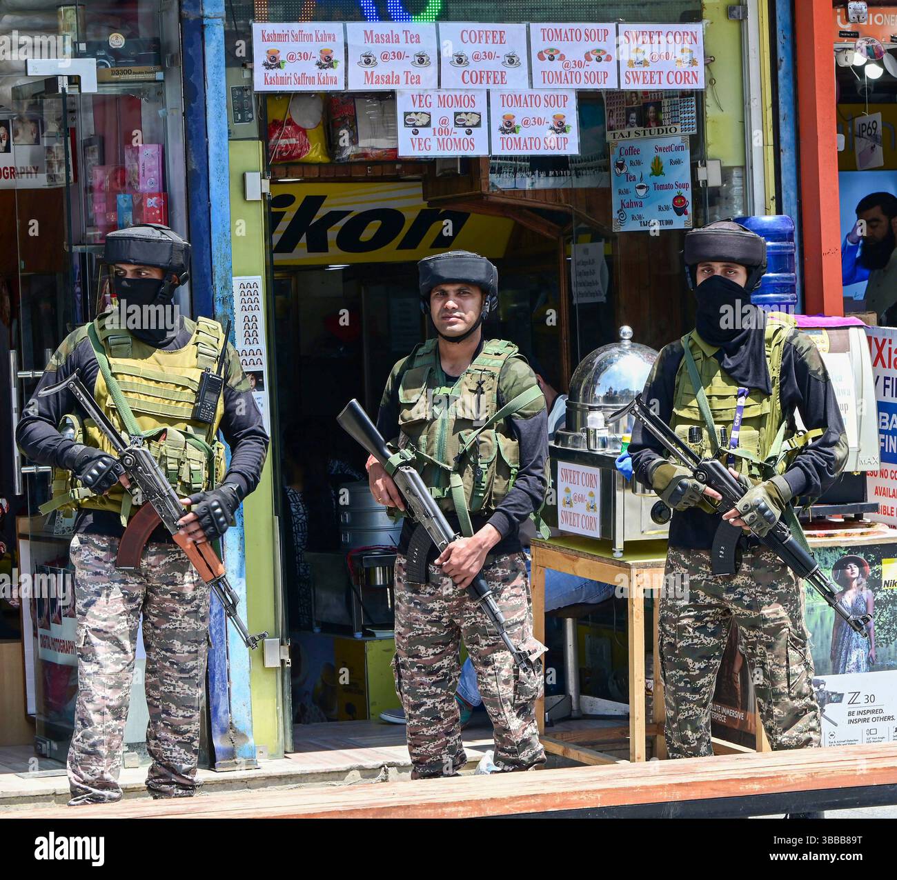 Srinagar, India. 15th May, 2025. SRINAGAR, INDIA - MAY 15: Paramilitary ...