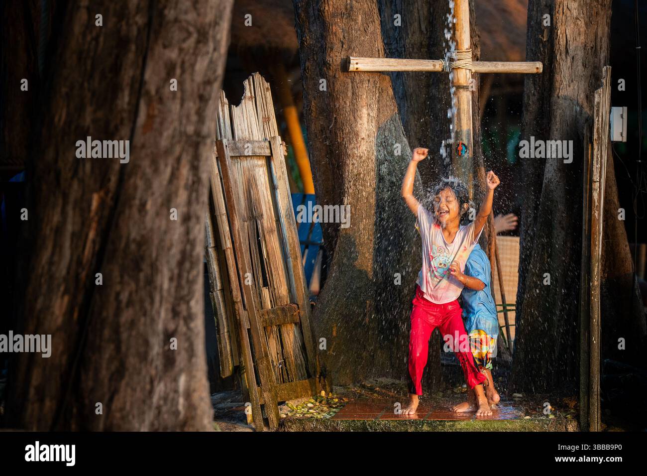 Laughing under water hi-res stock photography and images - Alamy