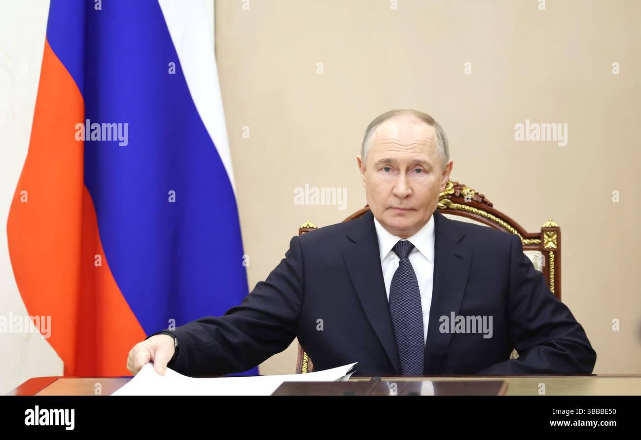 Meeting putin portrait headshot hi-res stock photography and images - Alamy
