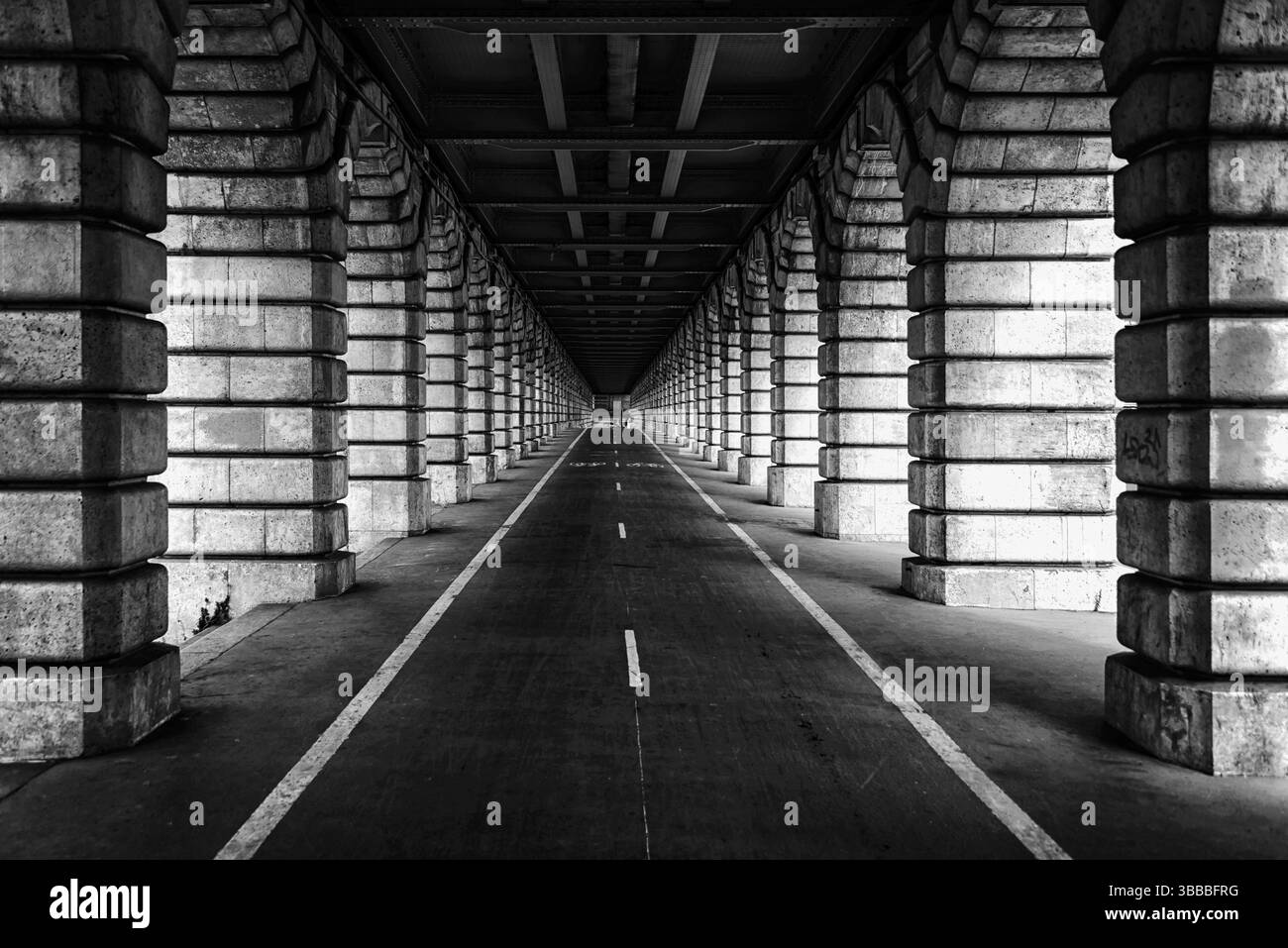 Lines in paris Black and White Stock Photos & Images - Alamy