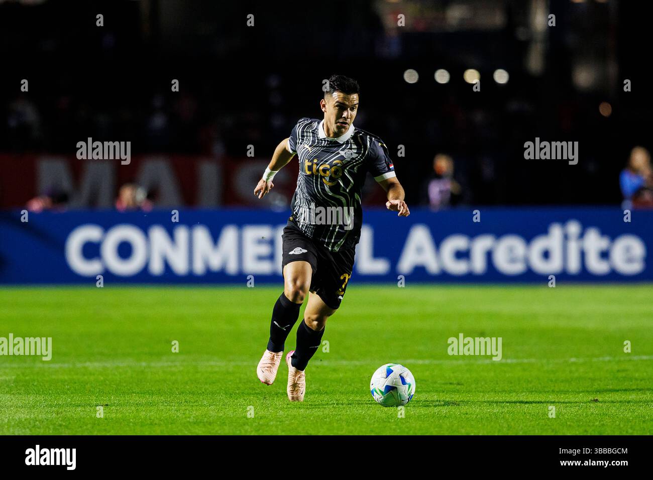 Roque Santa Cruz of Libertad controls the ball during the Copa CONMEBOL ...