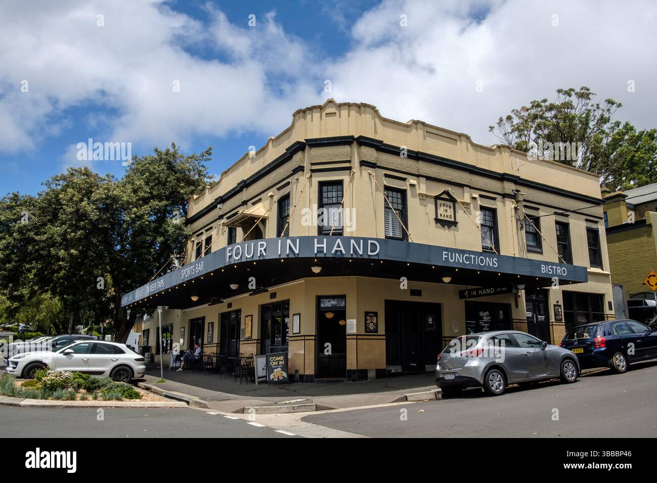 The Four in Hand pub on Elizabeth Street, Paddington, Sydney, Australia ...